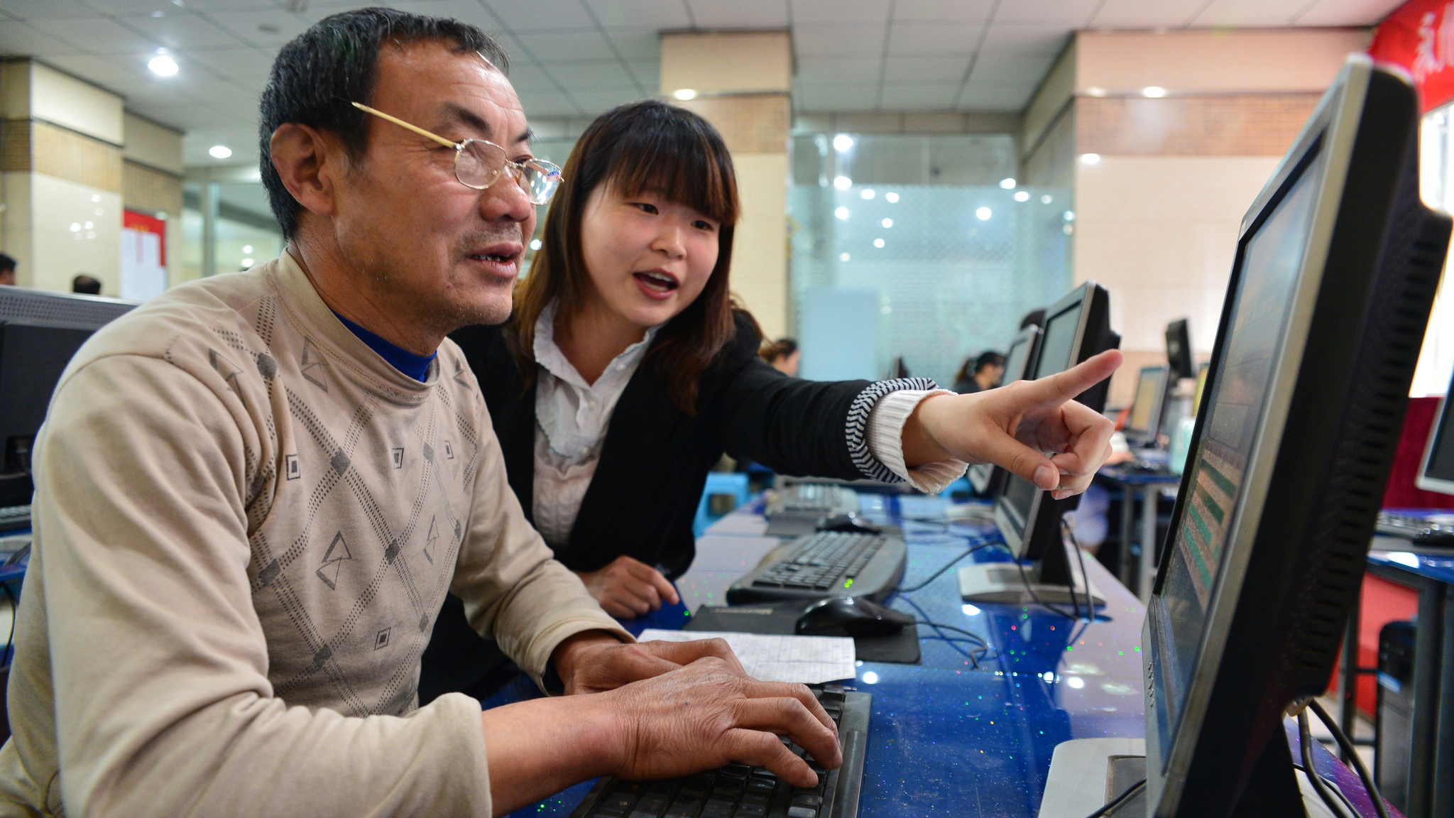 Tech experts discuss better ways to bridge the digital divide | UN DESA ...